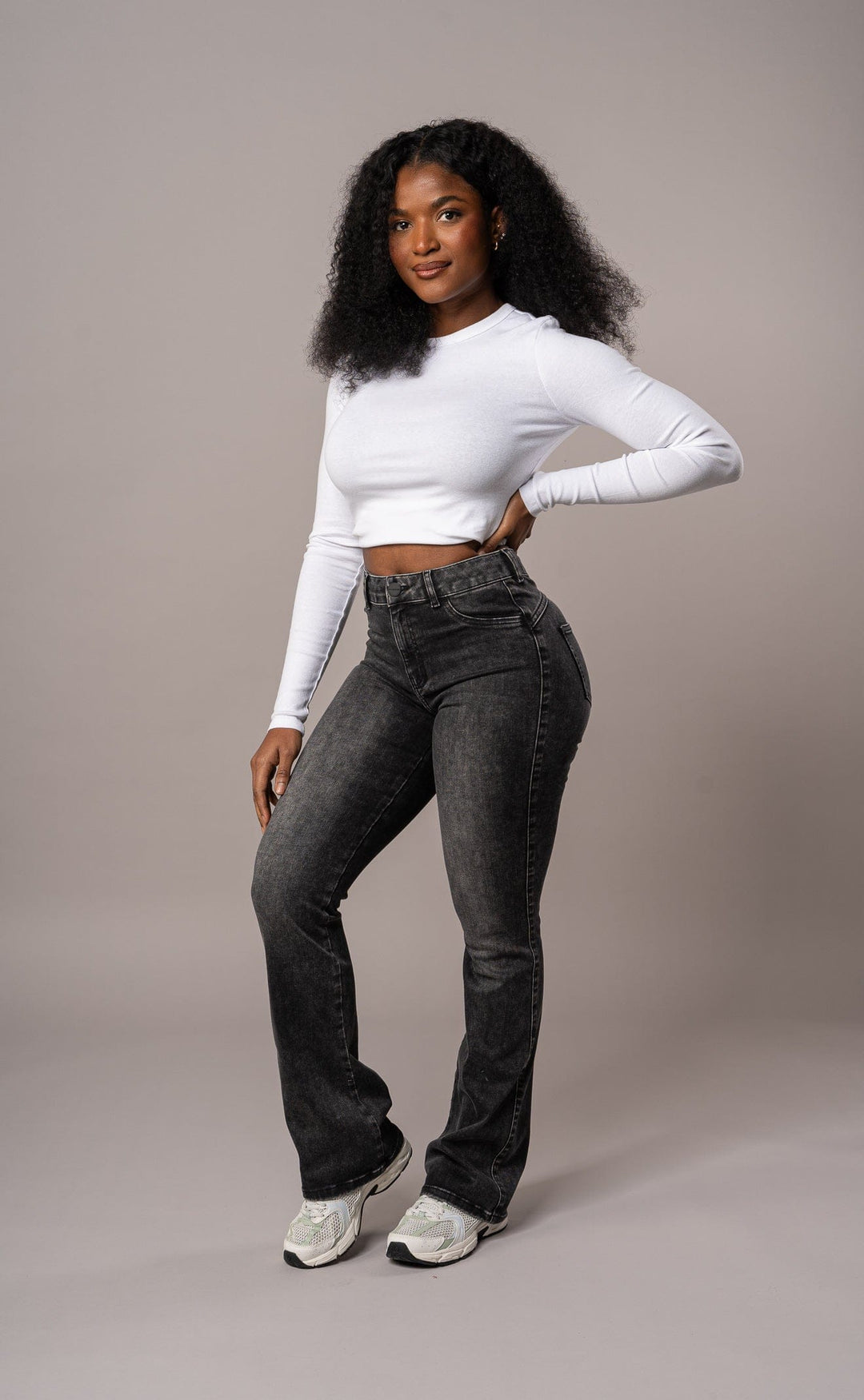 Womens Flared Mid Waisted Fitjeans - Heavy Washed Black